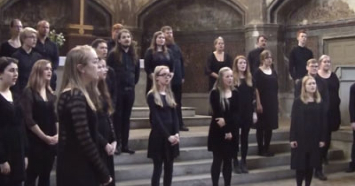 Himno iz Islandije so zapeli v stari cerkvi, njihovo petje je blazam za ...