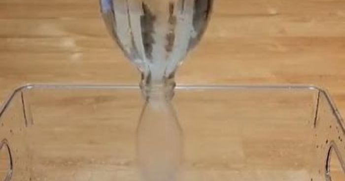 Najhitrejši način, kako izprazniti vodo iz plastenke | Klip.si