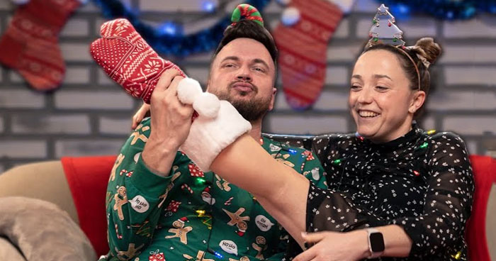 Anja Ramšak in Robert Roškar priredila božične pesmi: Parodija je doza ...