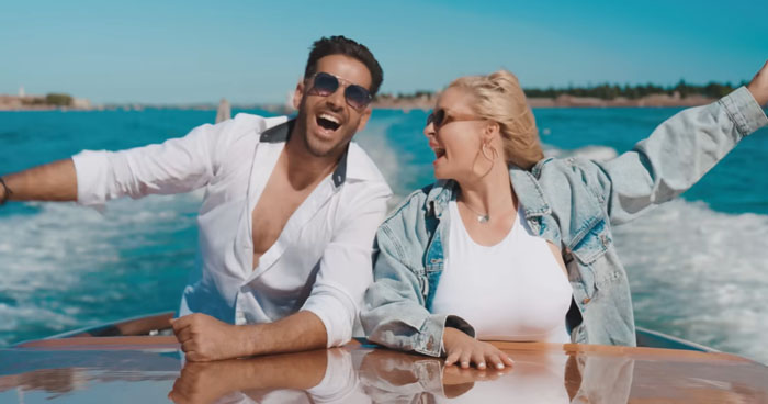 Domen Kumer in Špela Grošelj v slovenščini zapela uspešnico "Sara ...