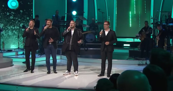 Slovenski pevci zapeli valček, ki ga v originalu izvajajo legendarni ...