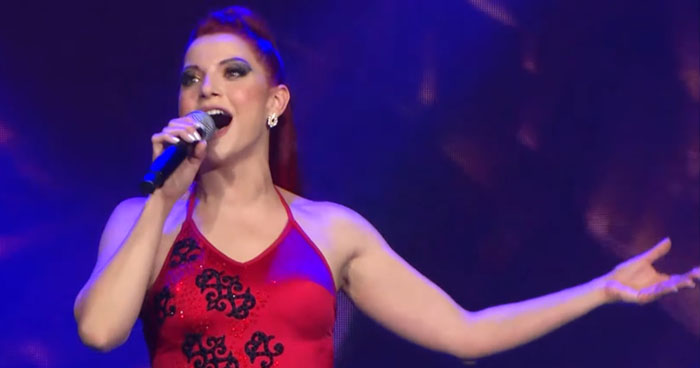 Tanja Žagar zapela svojo uspešnico: Med nastopom je navdušila tudi s plesom! | Klip.si